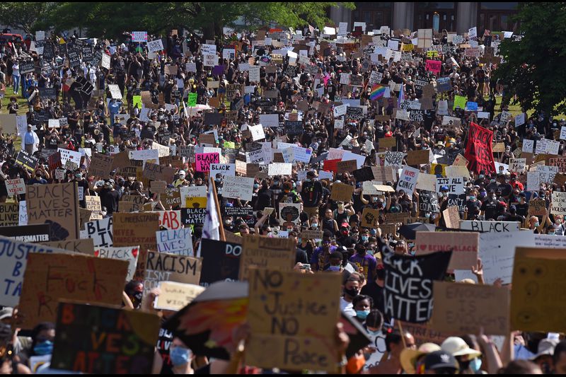 Thousands gather at state Capitol on Juneteenth; protesters confront ...